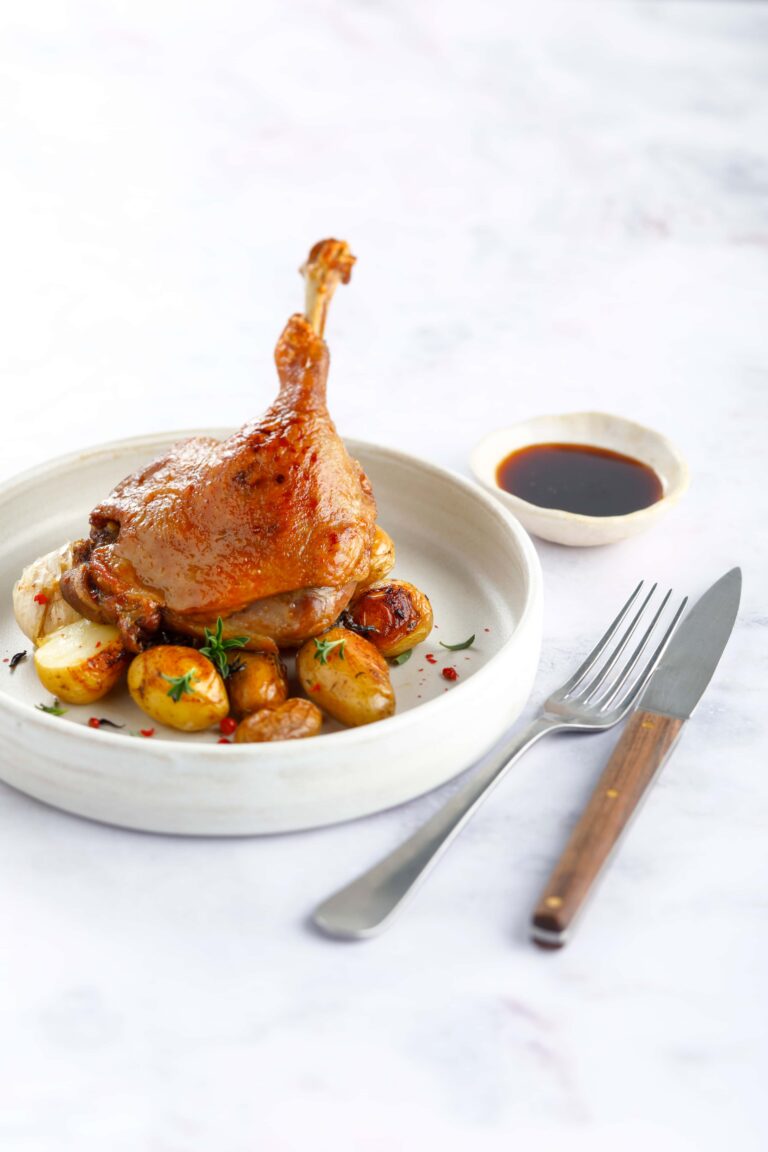 Cuisse de canard confite, pommes grenailles, sauce miel/soja - Rougié